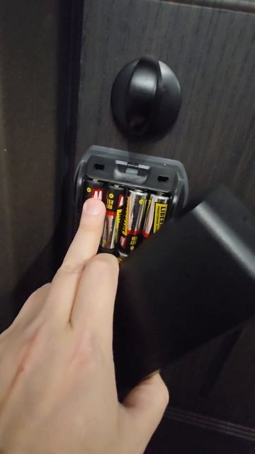 Как заменить батарейки в умном замке самсунг SHP-DP728