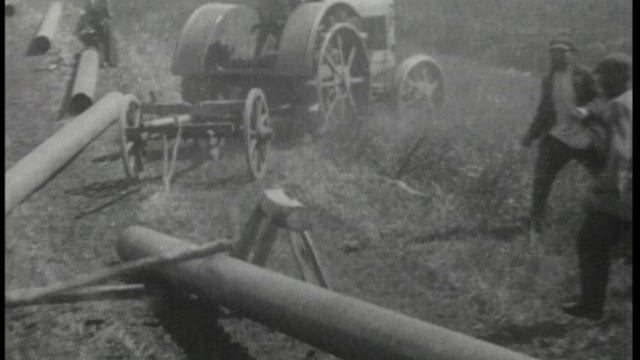 Армавирские комсомольцы шефы стройки нефтепровода. 1930-е гг.