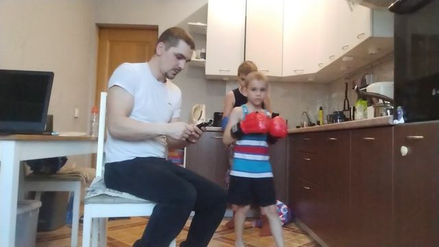 С под шагом удары