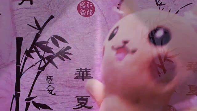 Маленький Пикачу танцует под рэпчик корги Коржика.