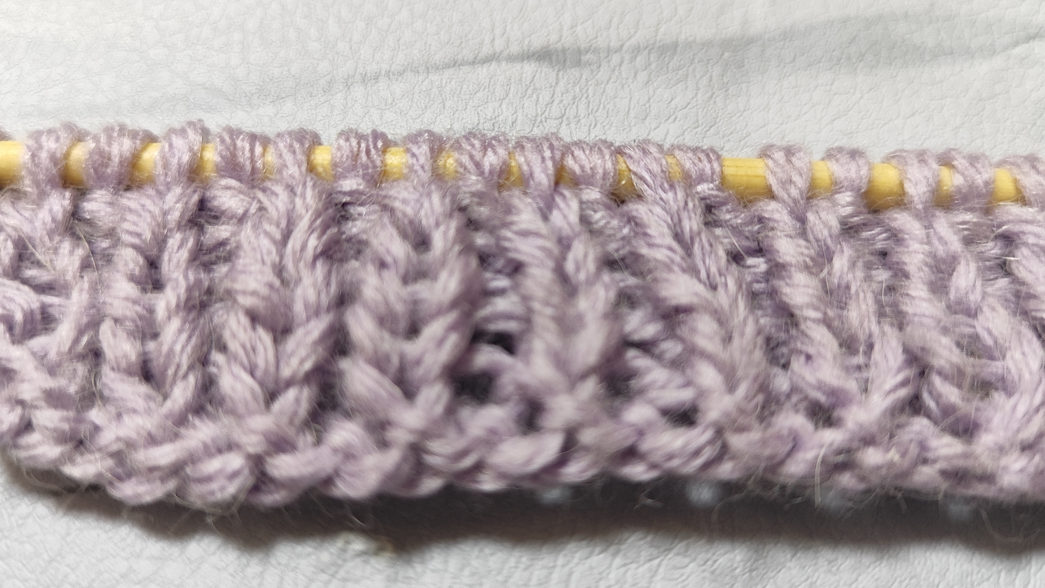 Набор петель при вязании варежек, носок