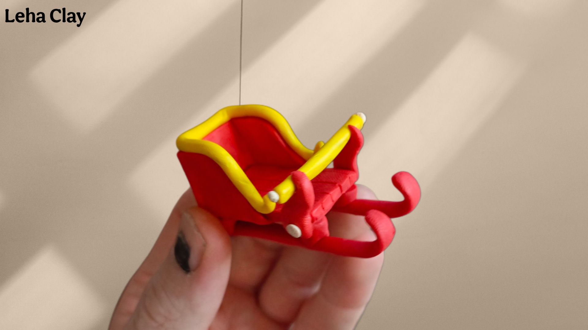 Как слепить Сани Деда Мороза из пластилина / Сани из пластилина своими руками / Простая лепка