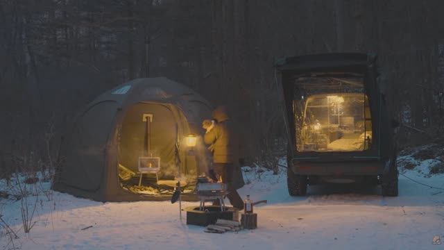 -18℃ Кемпинг в снежном поле с моей собакой .