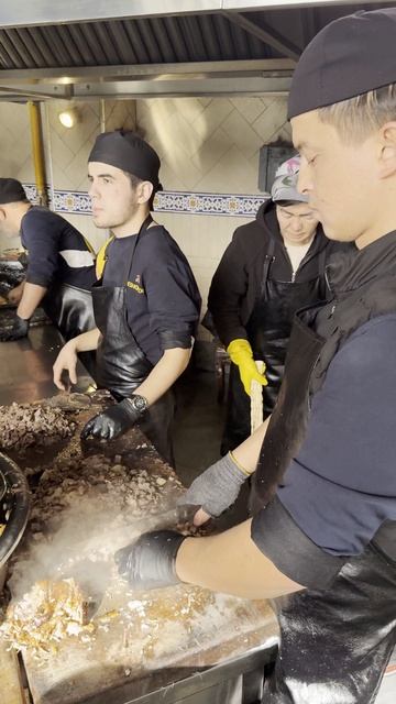 Команда поваров  #meat #плов #ташкент  #узбекистан#узбекскаяКухня #казан #мясо #еда #вкусно