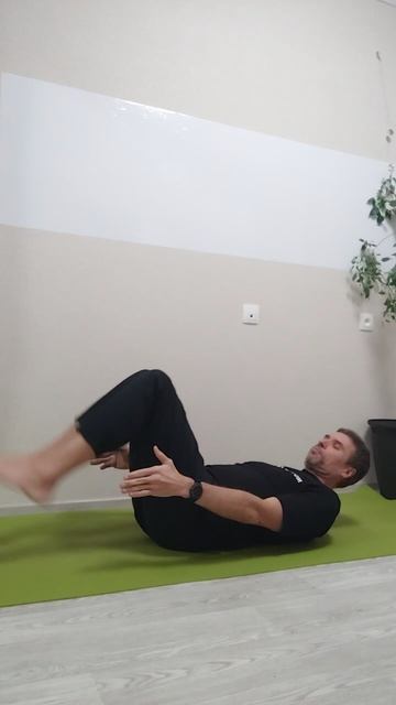 2026-01-16 Ардха Навасана. Поза лодки или полулодки.