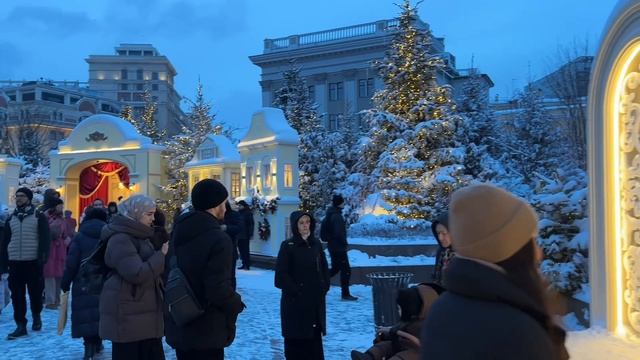 Зима в Москве. Рядом с Большим театром и ЦУМом.
