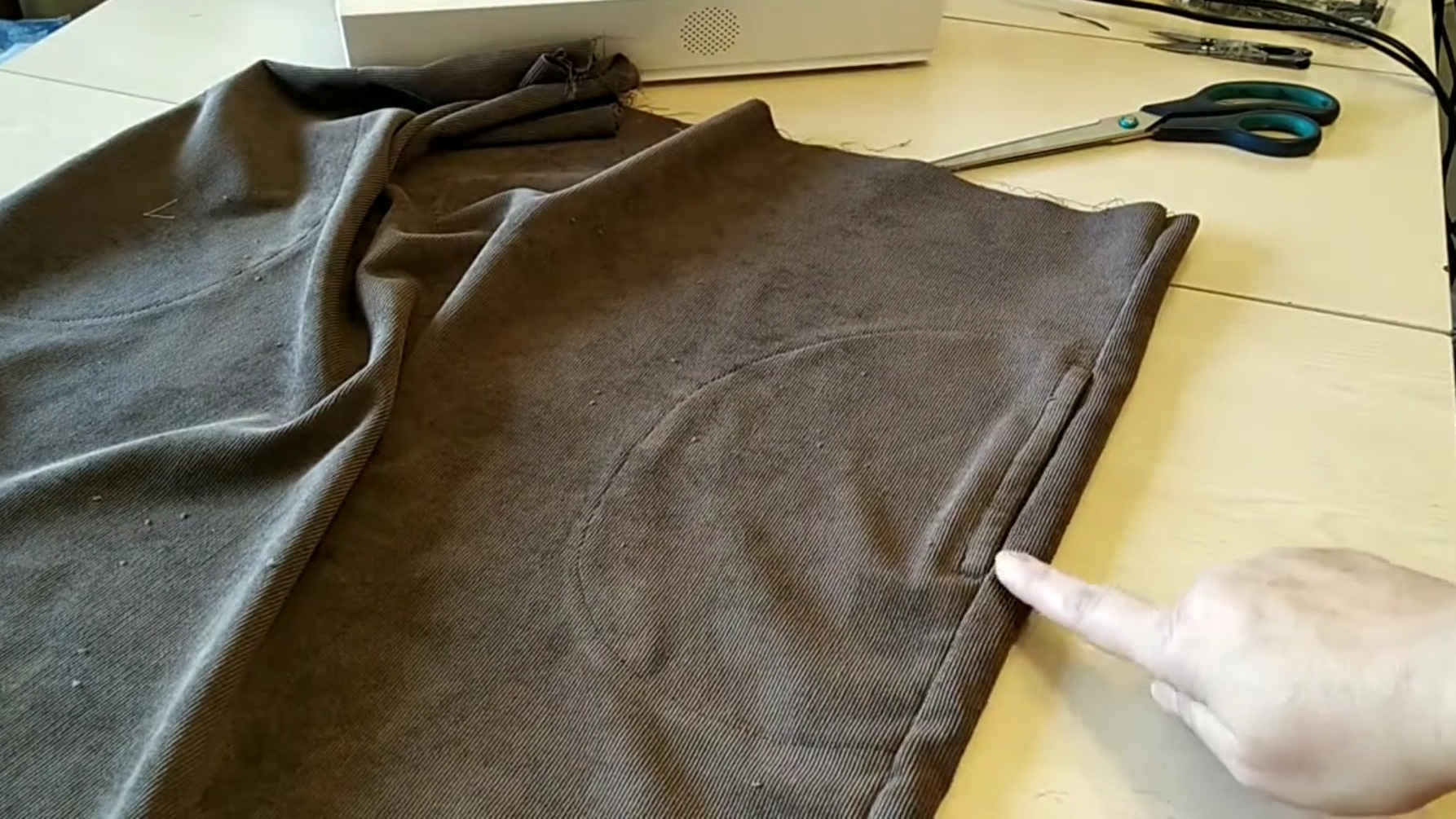 Обработка кармана в боковом шве.