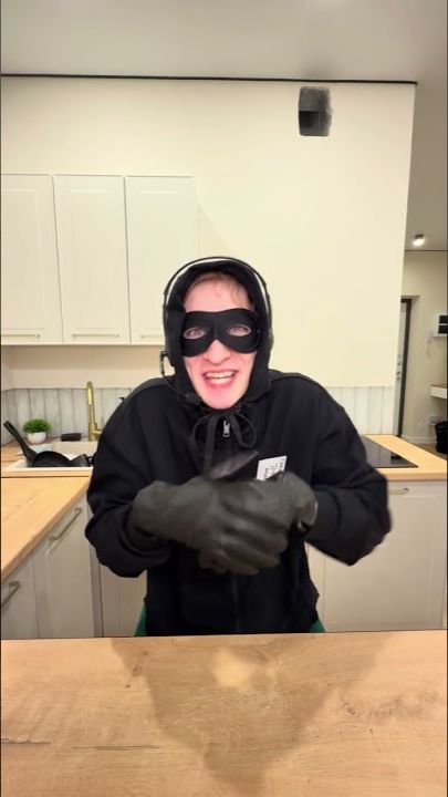 Первый рабочий день мошенника😂💵 #funny #memes #comedy