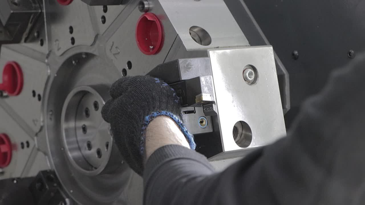 Как изготовить деталь на токарном станке Haas