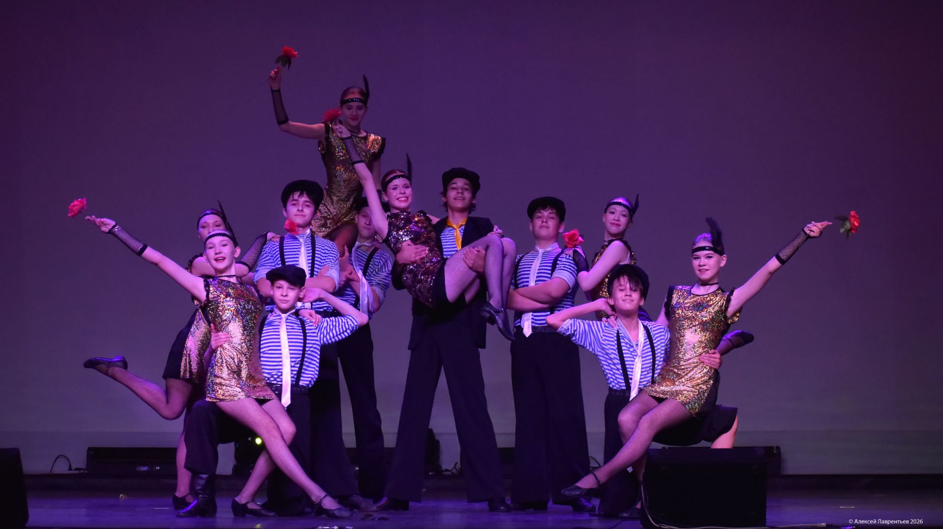 Эстрадный танец "Наш Костя, кажется, влюбился"