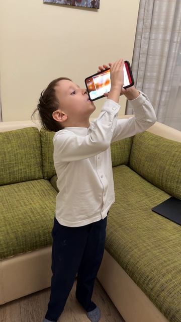 Пью коктейль в игре