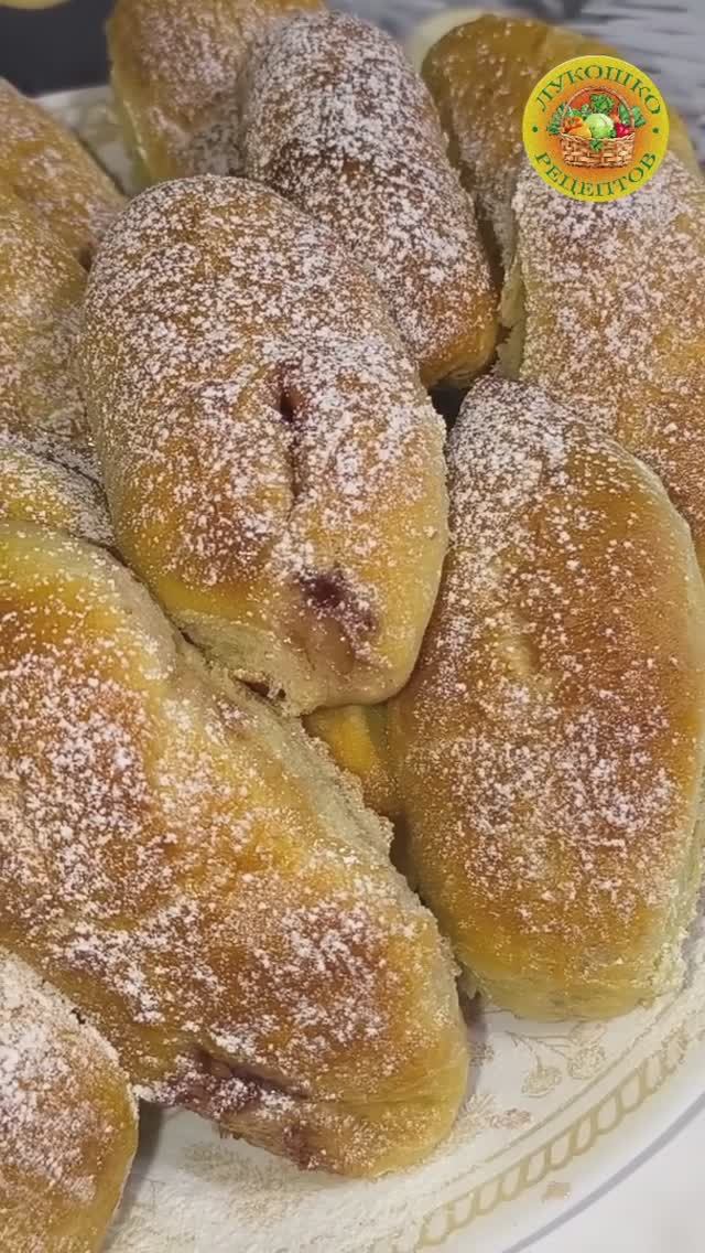 Домашние пирожки с малиновым вареньем