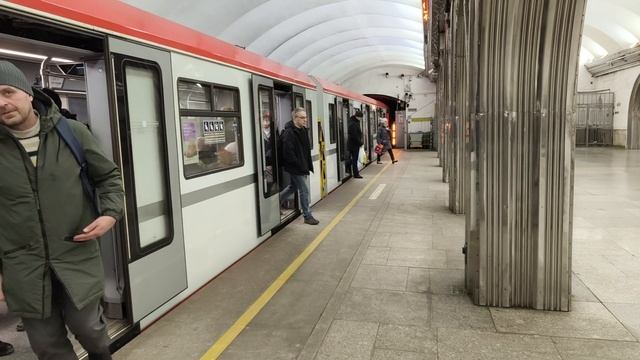 Поезд Балтиец. Станция Академическая