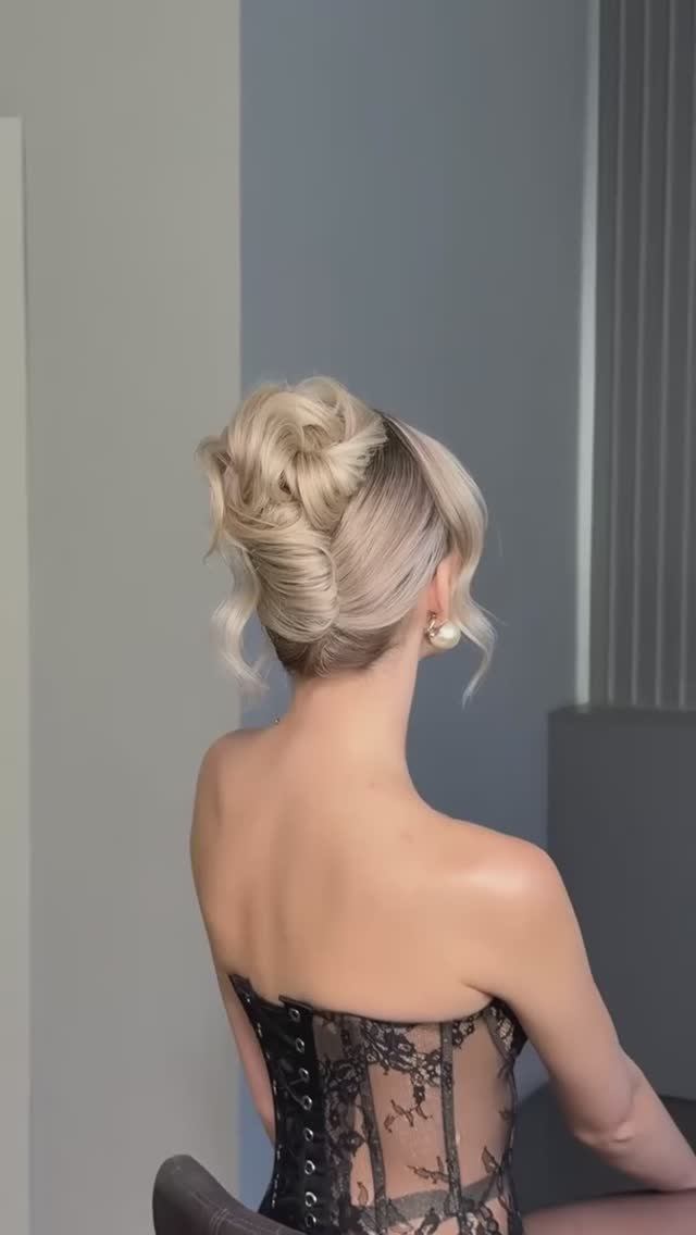 Собирай причёски которые в тренде вместе с нашими товарами, как купить читай в комментарии