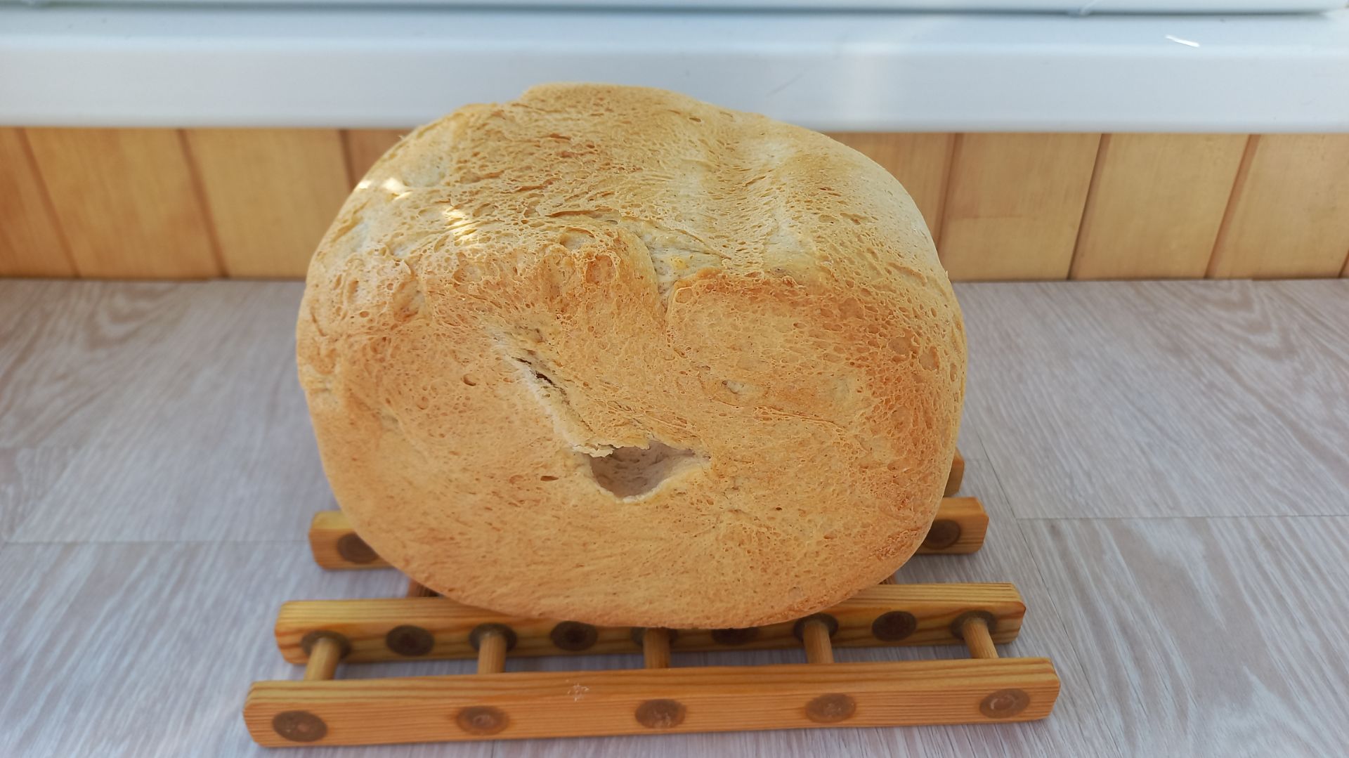 Хлеб с добавкой цельнозернов. муки в хлебопечке Panasonic SD-YR2540. Подставка под хлеб. Мойка ведра