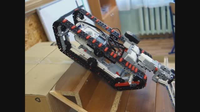 Вверх по лестнице на гусеницах. LEGO Mindstorms EV3 Вездеход лестницеход. Прототип для Кубка РТК