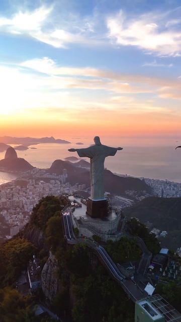 Красивый закат над Рио-де-Жанейро