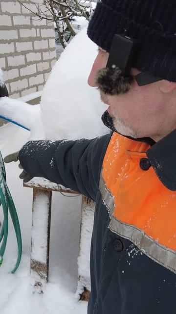 Как снегоуборщик приучает к чистоте во дворе?