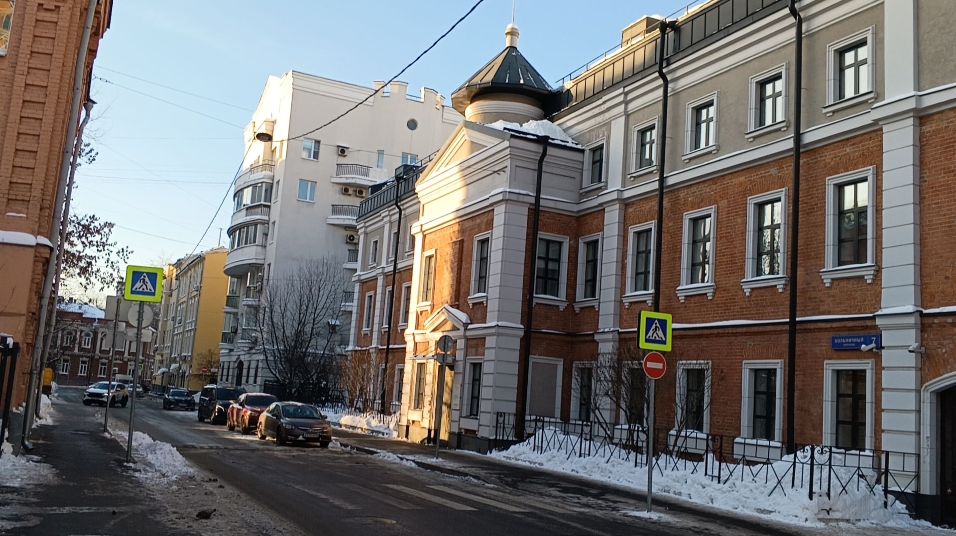 Прогулки по Москве. "Дом с лицом" в Больничном переулке