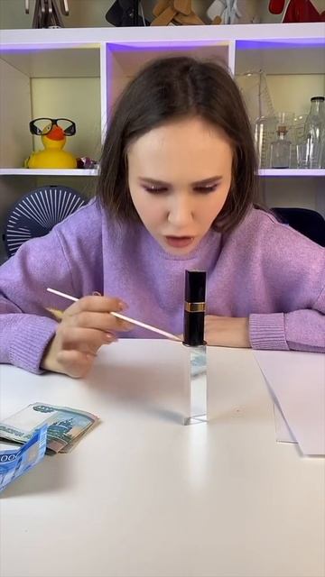 🤔 Невозможно достать монету. А физику использовать можно?