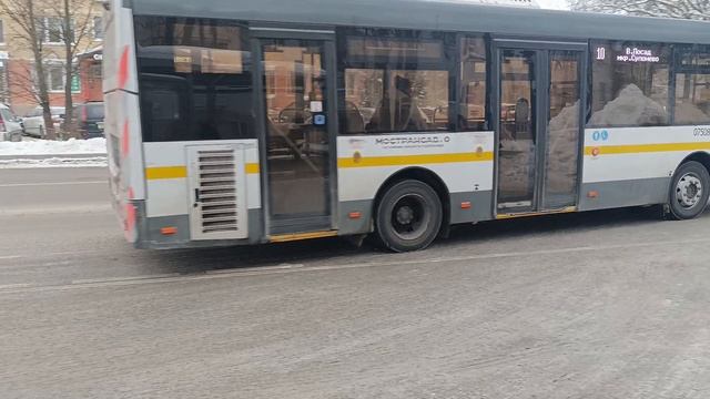 Тематический ЛиАЗ 4292.60 на 10 маршруте отправляется от остановки кв. Маяковского