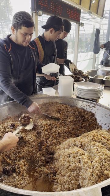 Центр плова Ташкента #плов #узбекскийплов #вкусно #казан #еда #мясо #узбекистан #ош #казы #нут