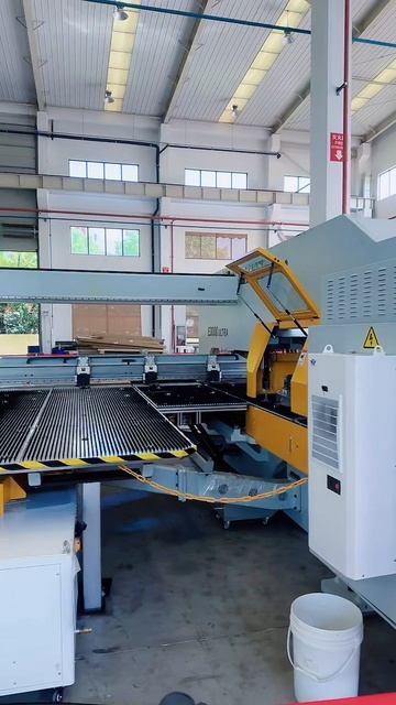 Координатный пресс AccurMax с башенной системой хранения