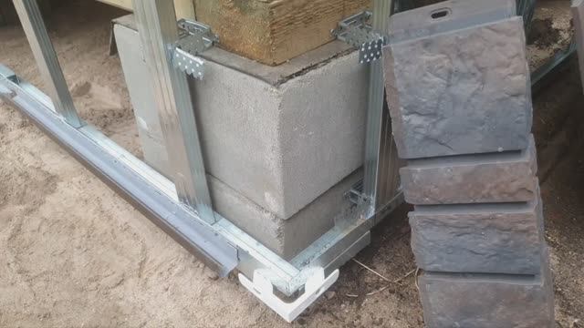 Для чего нужен стартовый угол, как установить и крепить фасадные панели для наружной отделки цоколя