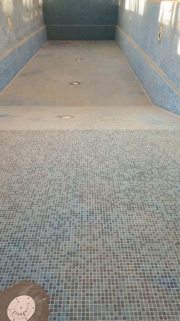 Меняем закладные в чаше бассейна