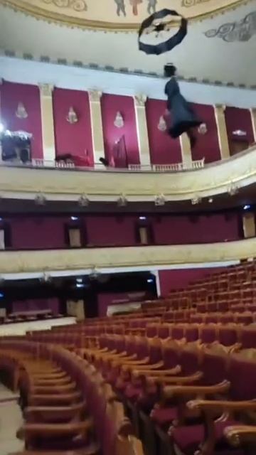 Летающая Мэри Поппинс дрон