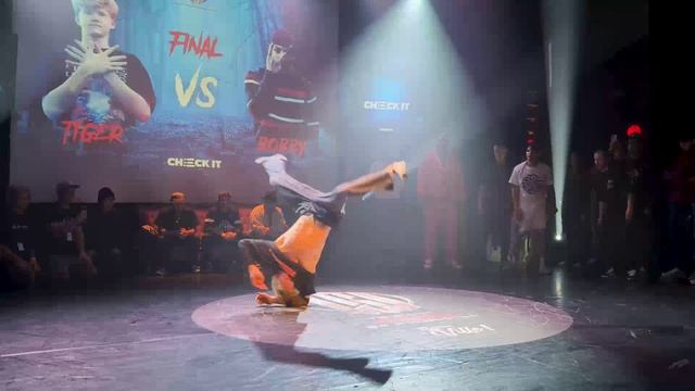 BreakDance | Breaking - Air twist (Power move)