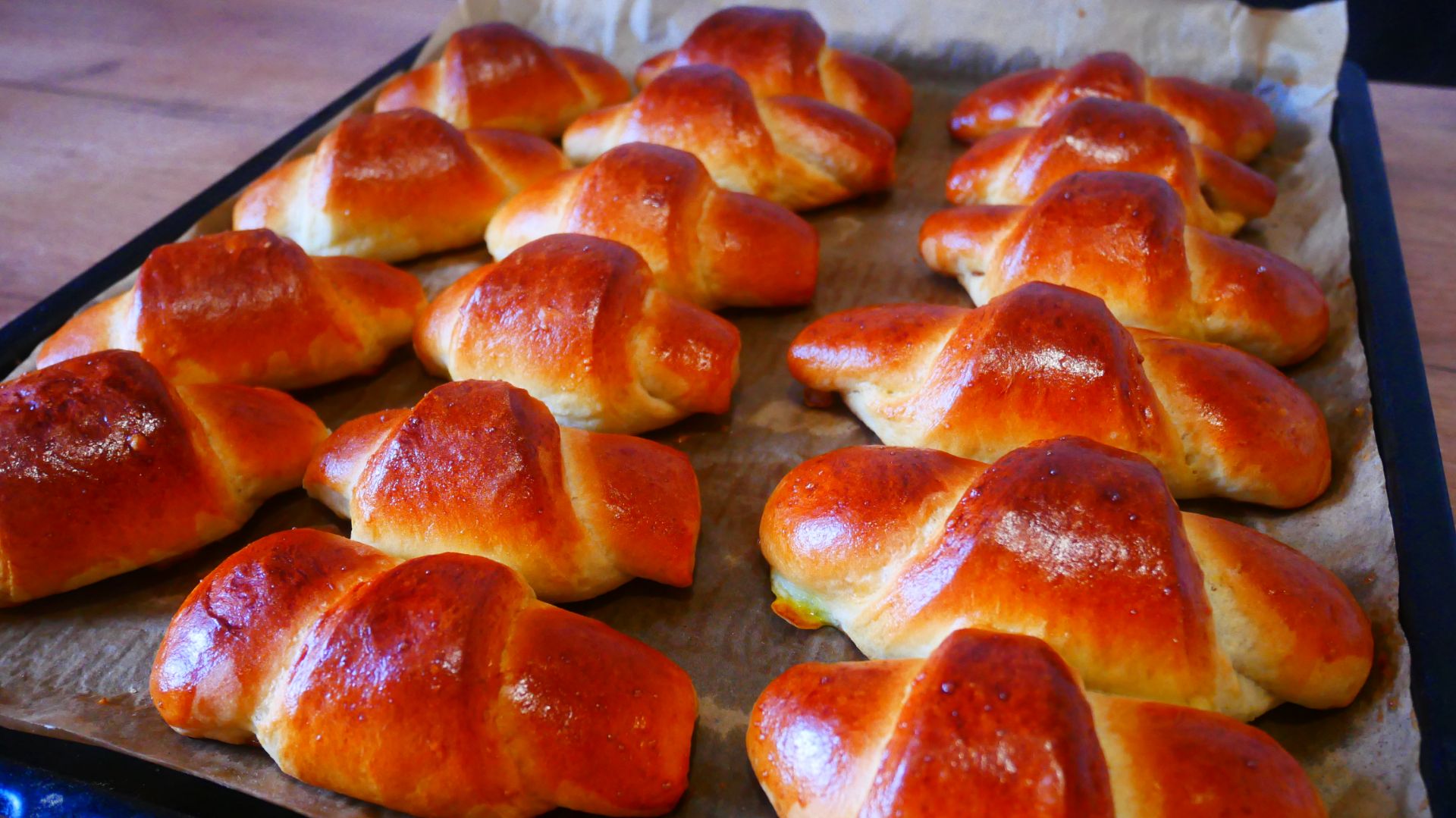 Рогалики с повидлом на кефире и молоке Домашняя выпечка