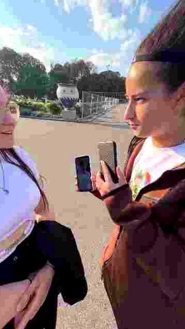 Девушки оценивают Смолова