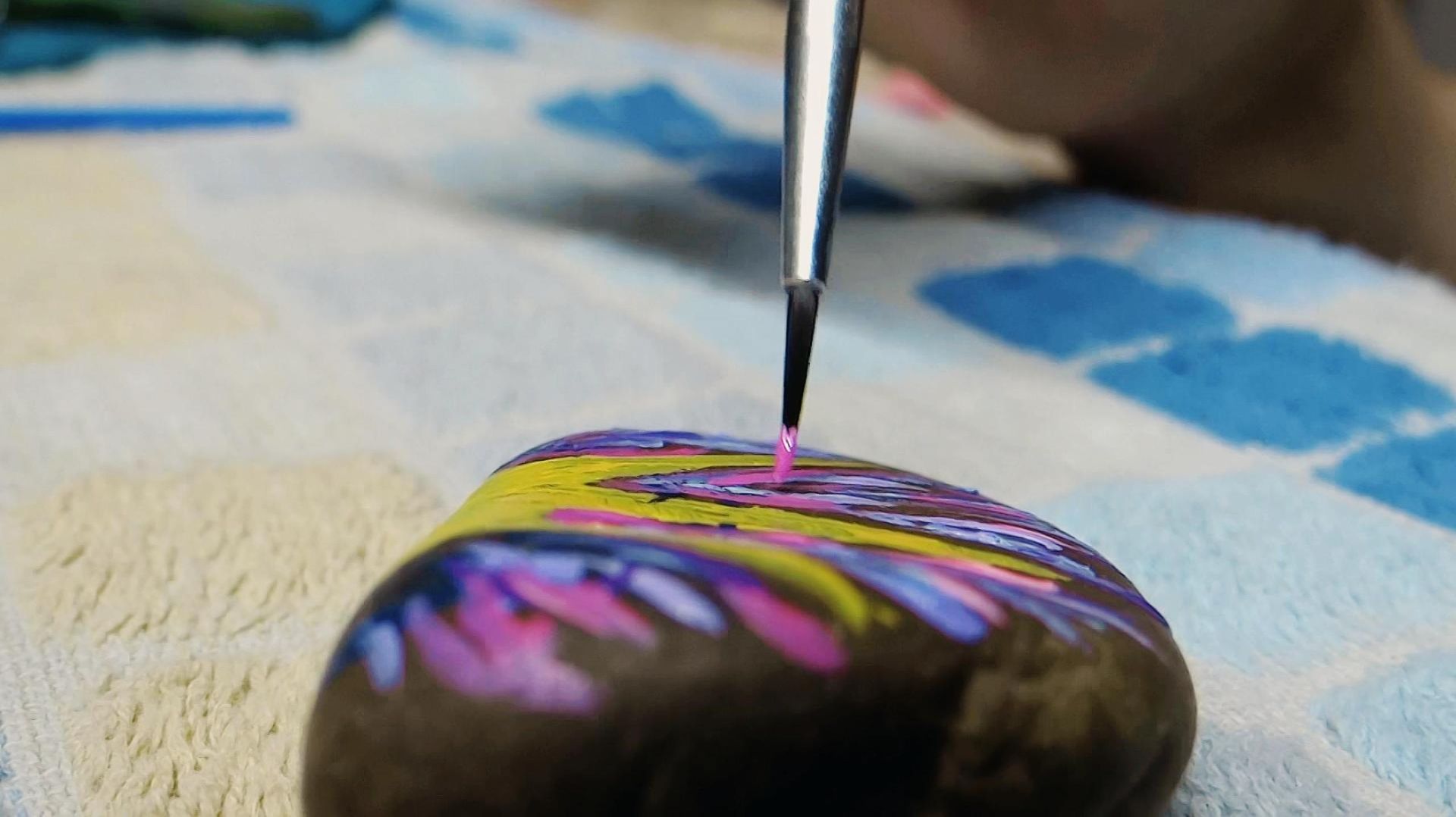 Камень с дороги