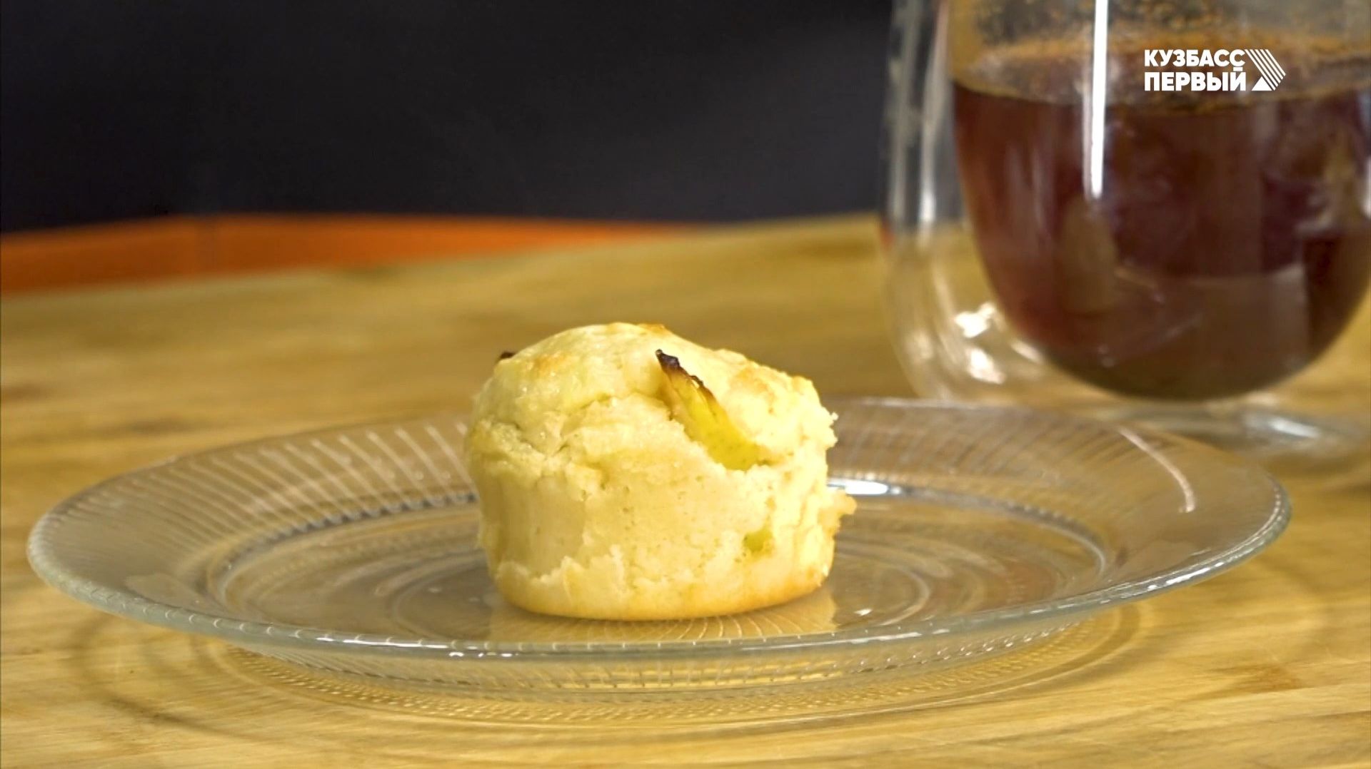 Готовим с Дикраном. Маффины с яблоком и корицей и безалкогольный грог