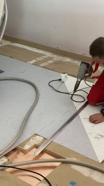 Пайка швов напольных плит в РЧ-кабине МРТ