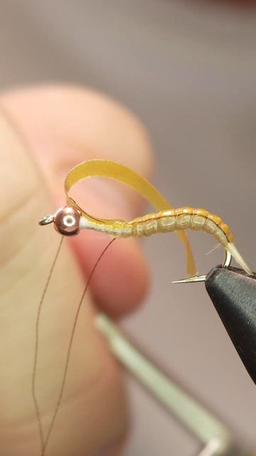 Мушка Имитация личинок на Хариуса и Ленка