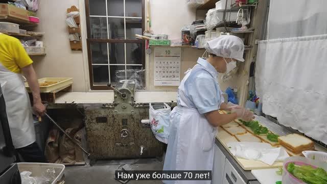Очаровательная японская пара 70+ лет управляет пекарней в стиле Гибли – Один день из их жизни