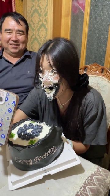 Папа дочку лицом в торт