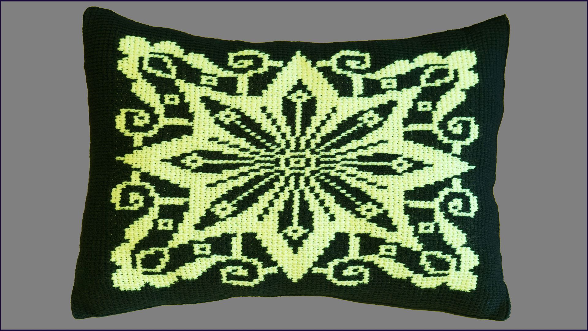 Подушка крючком с узором Звезда. Тунисское вязание. Часть 3.