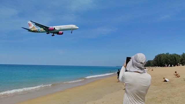 опасный пролёт над пляжем Пхукет