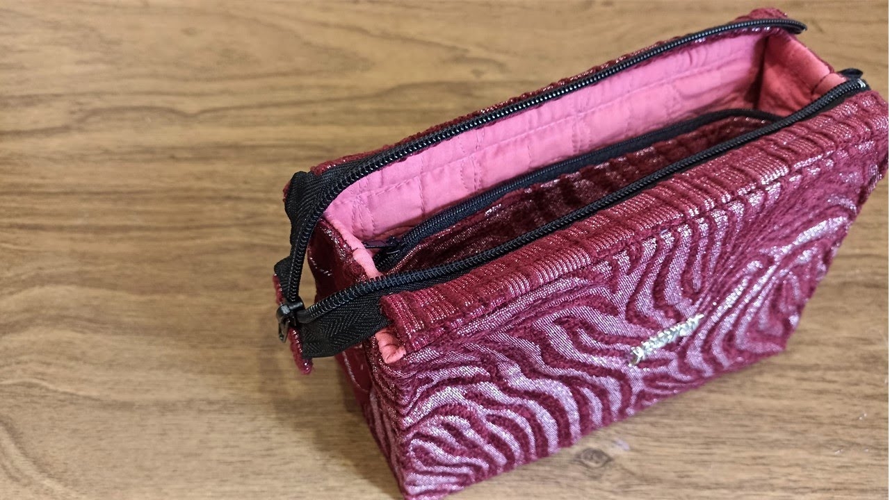 Секрет швеи. Косметички и сумки всегда нужны.