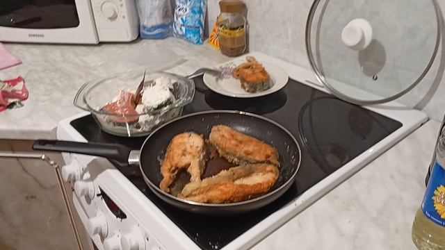 Жареная рыба Кета