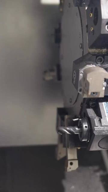 Что можно сделать из куска трубы, если где то у вас завалялся токарный станок ?