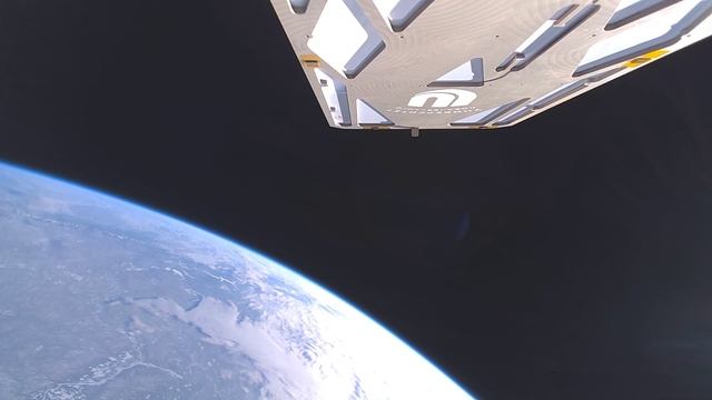 Раскрытие солнечных панелей на спутнике «Лобачевский»