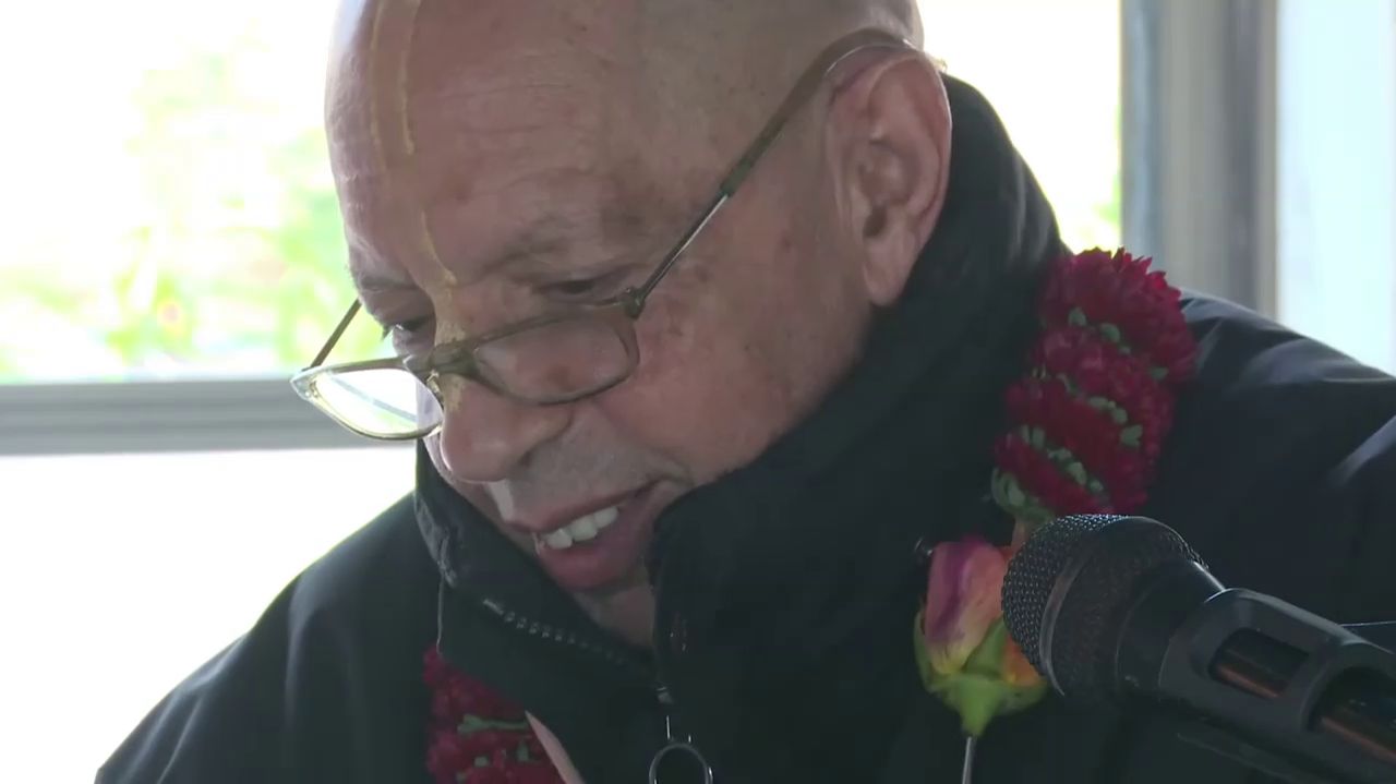 ШБ 7.2.61/игривость и серьезность Радхарани/ - Мукунда Госвами - 4 сентября 2014 - Нью-Говардхана