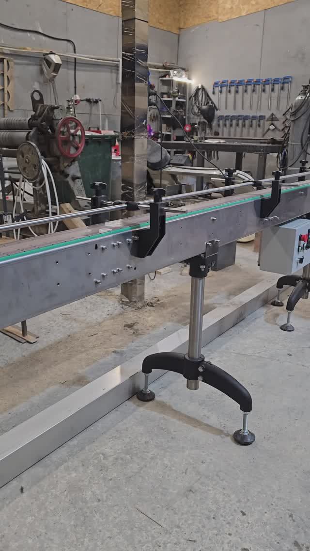 Транспортёр пластинчатый 3000 мм, цепь 82,5 мм