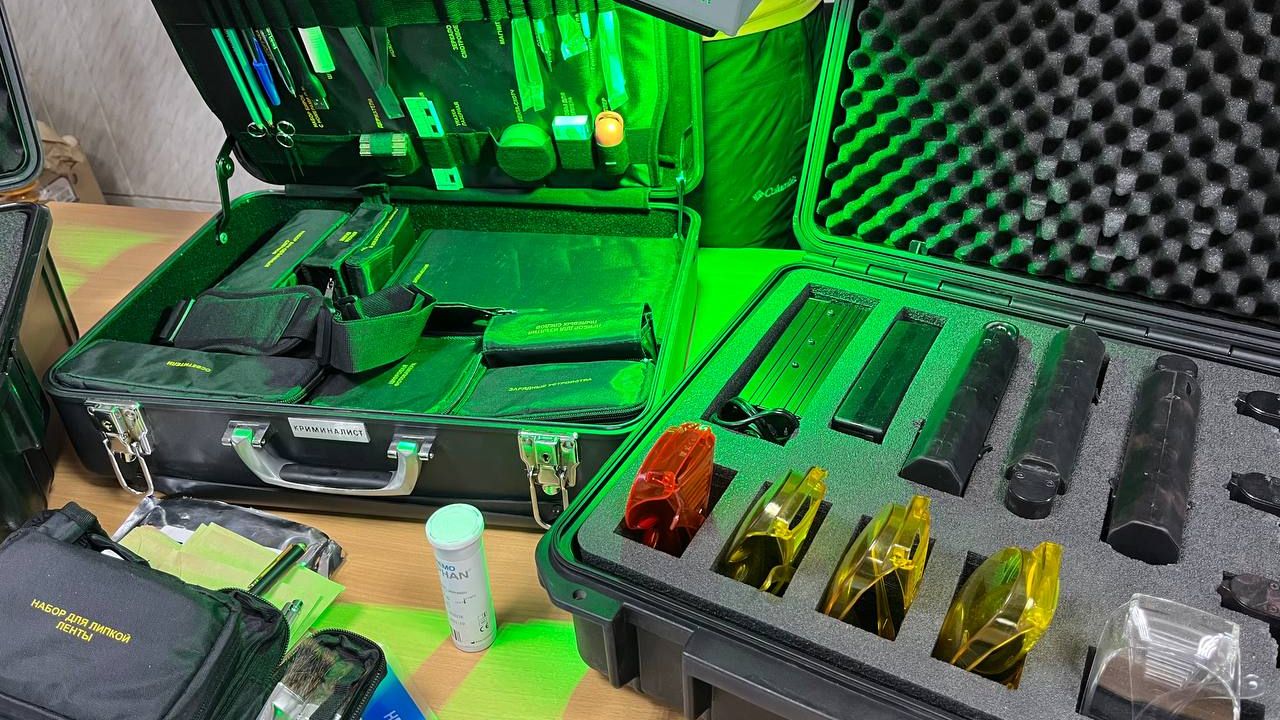 Эксперты-криминалисты полиции поделились тонкостями профессии со студенческим десантом