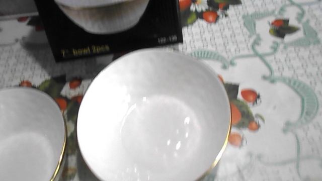 DSCN8566Посуда из фарфора. Магазин"Мир посуды"  2 салатника с отделкой коричневого цвета