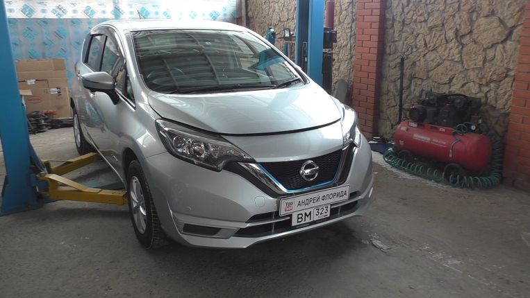 Что лучше откачать масло или слить через пробку на Ниссан Ноут 1,2 Nissan Note E-power 2017 года